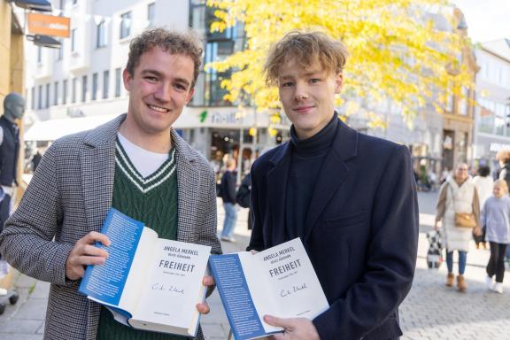 In Bildern: Angela Merkel in Osnabrück Signierstunde und Lesung