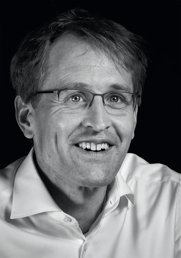 Daniel Günther in Bildern aus dem Buch „Küstenkonturen“