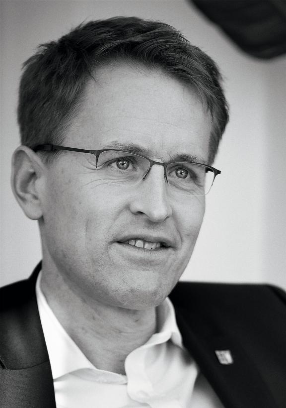 Daniel Günther in Bildern aus dem Buch „Küstenkonturen“