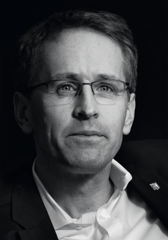 Daniel Günther in Bildern aus dem Buch „Küstenkonturen“