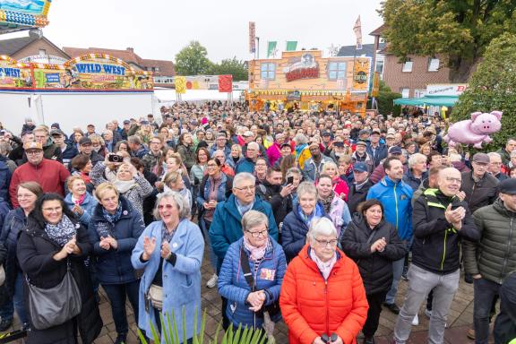 „Auftrommeln“ und Ferkelmarkt bei Hagener Kirmes 2025 in Bildern