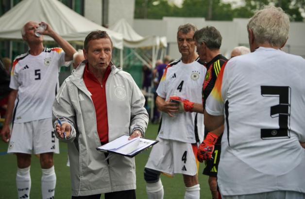 Ü75-Fußball: Eddy Detels und Marek Wanik stürmen zum WM-Titel