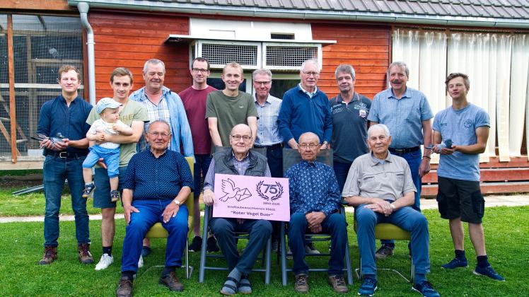 Brieftaubenzüchter feiern 75 Jahre „Roter Vogel Buer“