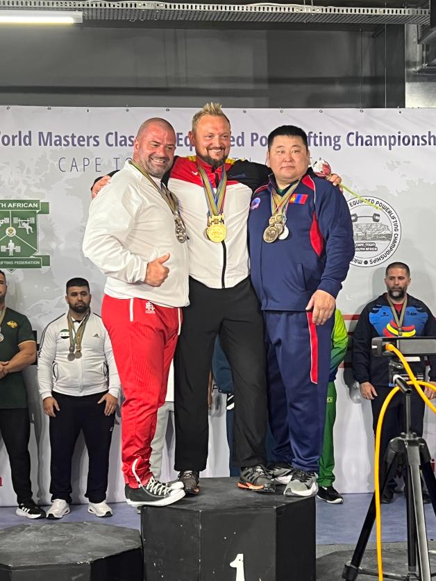 Thomas Leffers aus Papenburg wird Weltmeister im Kraftdreikampf