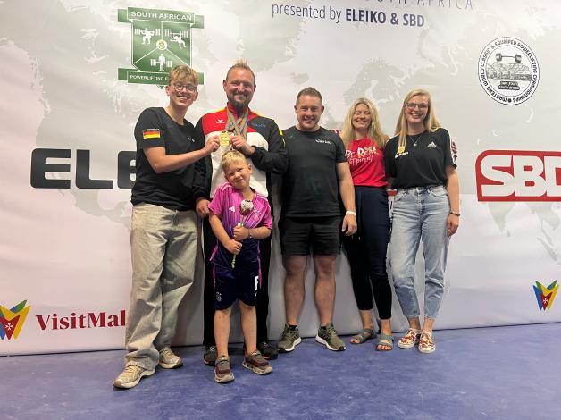 Thomas Leffers aus Papenburg wird Weltmeister im Kraftdreikampf