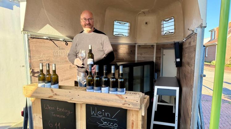 Pferdeanhänger wird Bar: Kreativer Umbau in Hanerau-Hademarschen
