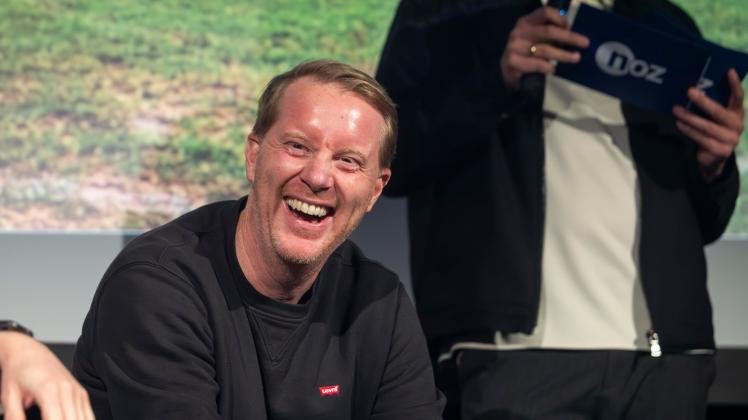 VfL Osnabrück Spieler live in Lagerhalle beim „Brückengeflüster“