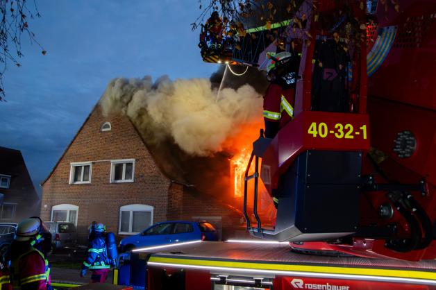 Großbrand in Oldenburg: Einfamilienhaus komplett zerstört