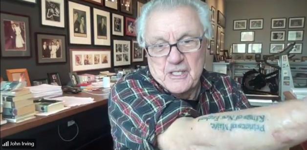 Interview: John Irving erklärt mir die Tattoos auf seinen Armen