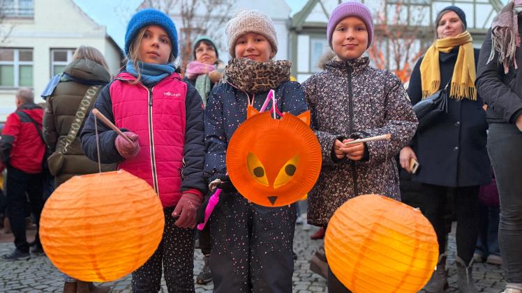Orange Day: Itzehoes Bürger setzen Zeichen gegen Gewalt an Frauen