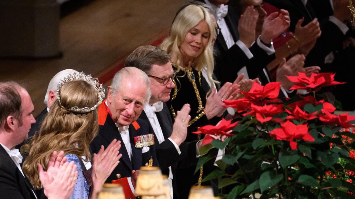Darum saß Wadephul zwischen König Charles und Claudia Schiffer