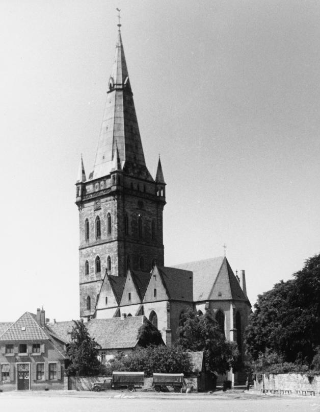 Warum hat die Katharinenkirche in Osnabrück so einen dicken Turm?