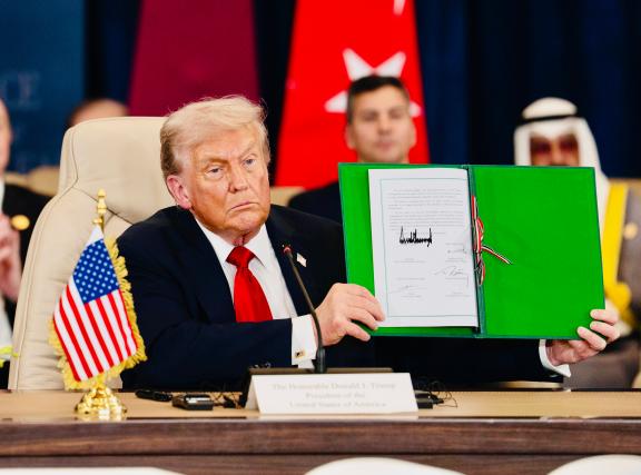 Trump, Merz und ein neuer Papst: Die Bilder des Jahres 2025