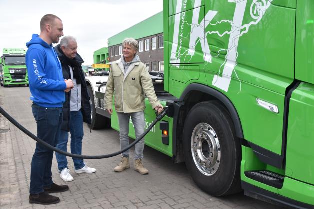 Firma K-Nord in Ganderkesee setzt auf Elektro-Lkw und Solarstrom