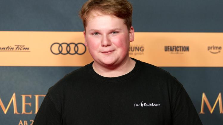 Julius Weckauf wird 18: Kinderstar feiert verliebt Geburtstag