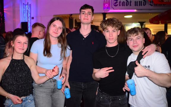 Hunderte Besucher bei „X-Mas-Disco“ im Colosseum Wilster