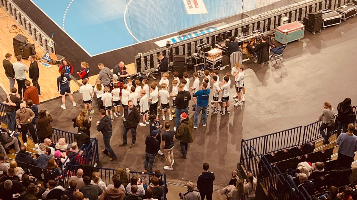 Rellinger TV erlebt Handball-Highlight beim HSV-Weihnachtsspiel