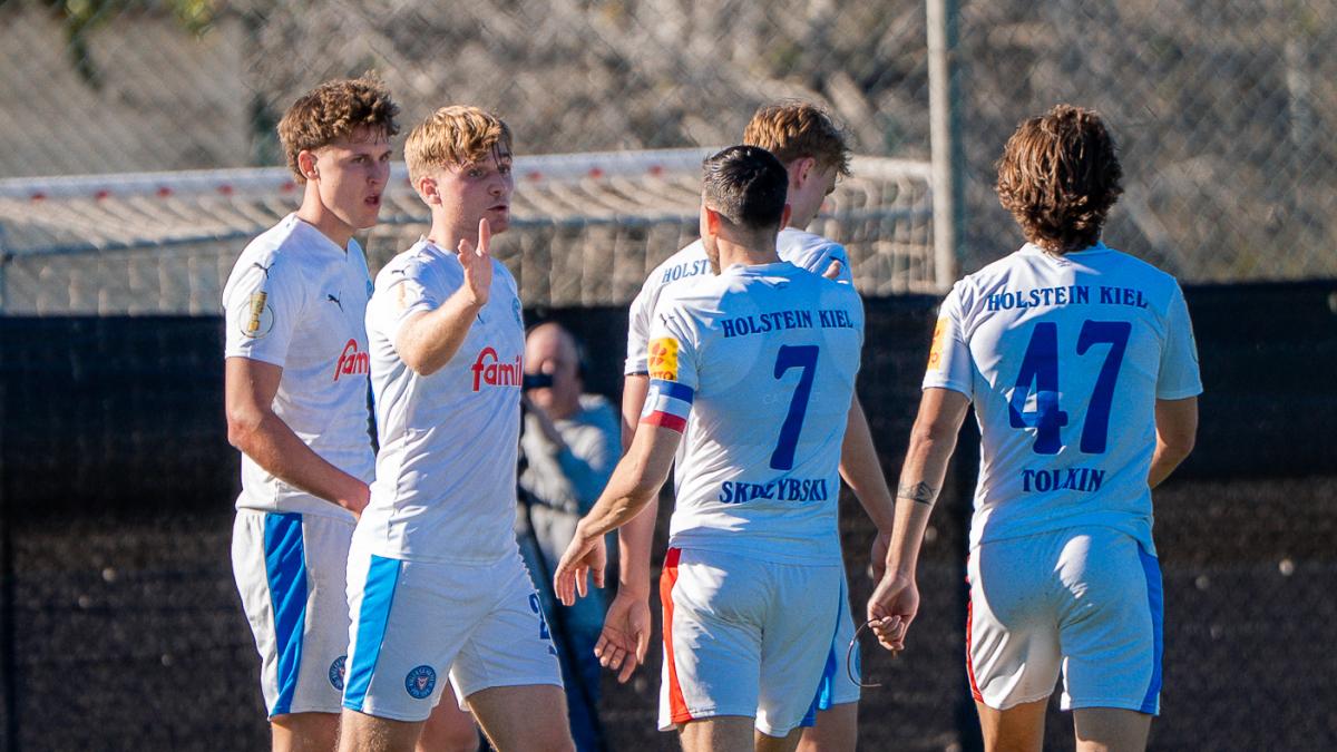 Doppelpack Harres: Holstein Kiel siegt gegen Ferencvaros Budapest