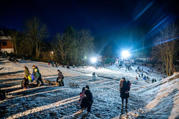 Das sind die schönsten Bilder vom Flutlichtrodeln in Glücksburg