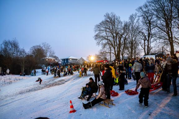 Das sind die schönsten Bilder vom Flutlichtrodeln in Glücksburg
