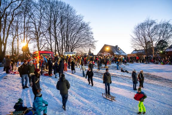 Das sind die schönsten Bilder vom Flutlichtrodeln in Glücksburg