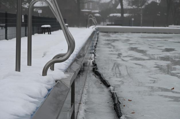 Freibad Quickborn: Wieso der Chef auch im Winter im Einsatz ist