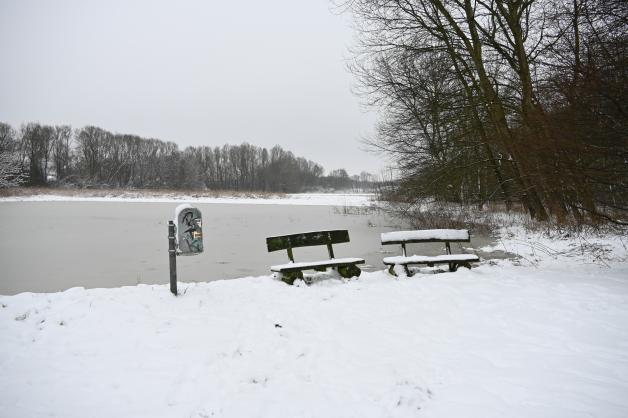Eislaufen in Rendsburg Feuerwehr flutet Eiderwiesen für Kufenspaß
