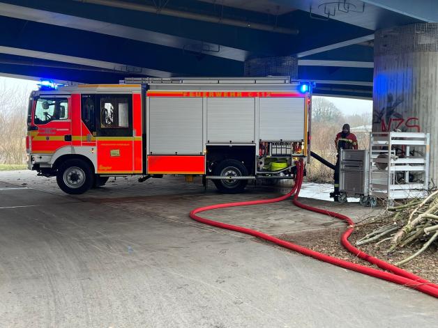 Eislaufen in Rendsburg Feuerwehr flutet Eiderwiesen für Kufenspaß