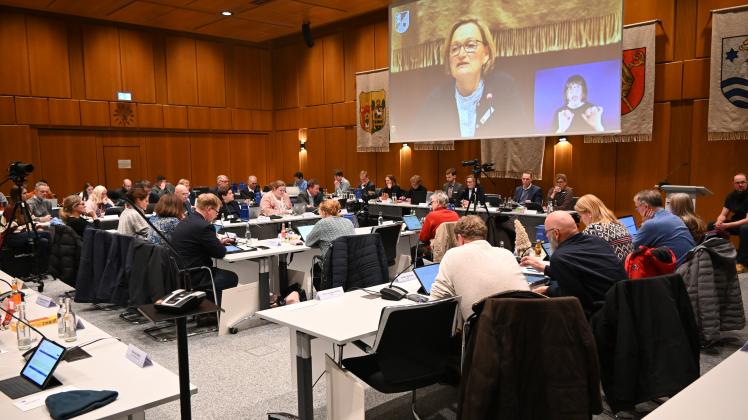 Rendsburg-Eckernförde: Kreis beschließt Haushalt 2026 mit Defizit