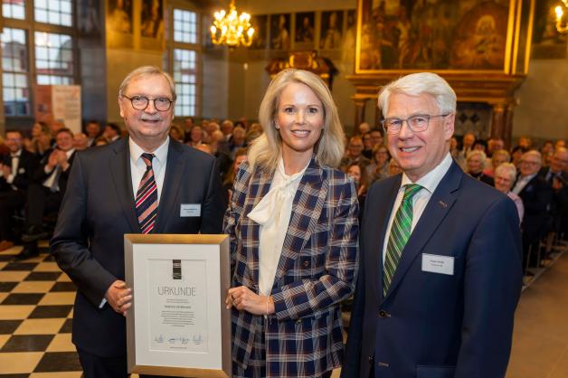 stephanie-von-bismarck-in-bad-iburg-mit-courage-preis-geehrt