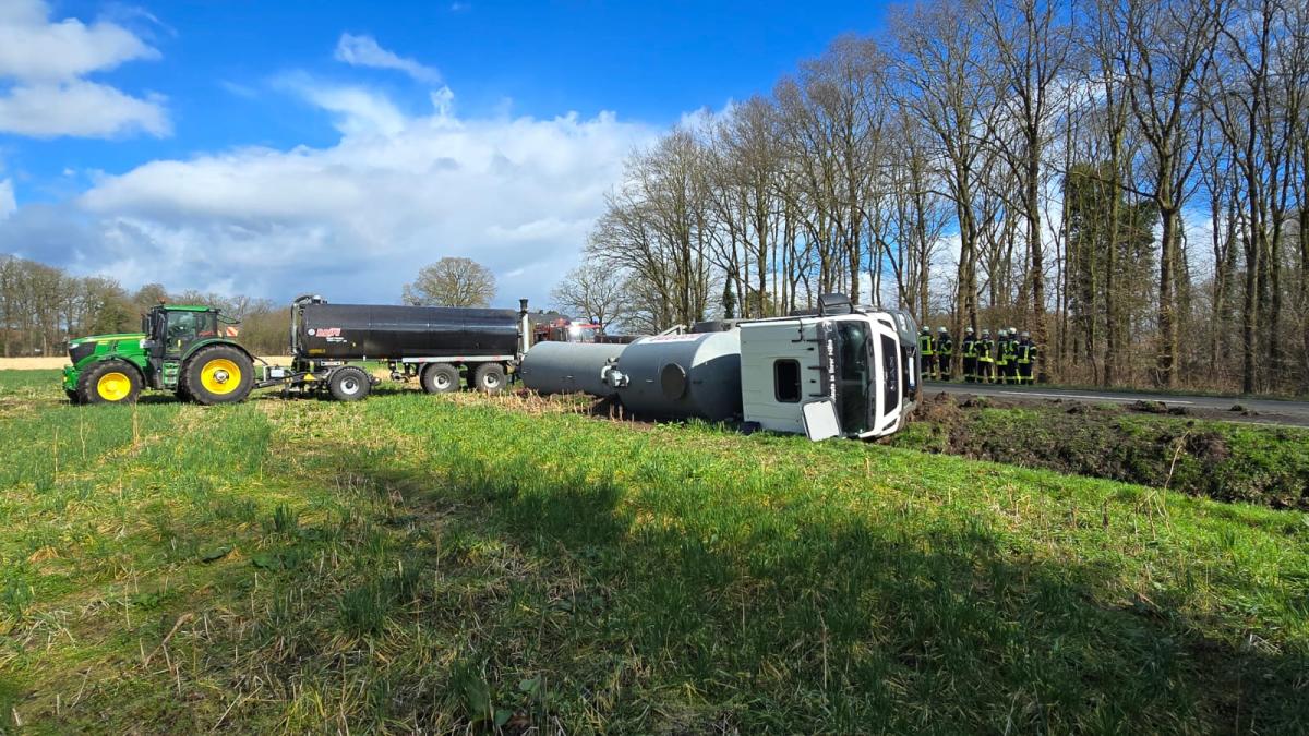 Unfall mit Güllefass in Beesten: Straße war voll gesperrt
