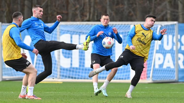 In Düsseldorf: Ein Debütant in der Startelf von Holstein Kiel