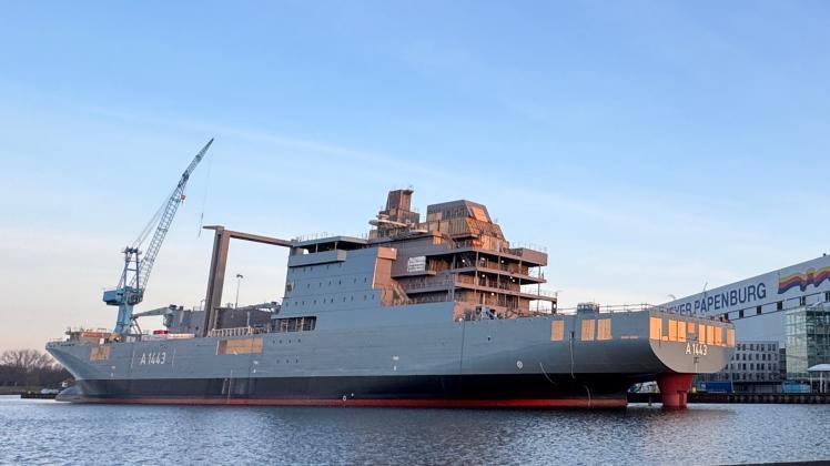 Wie stark ist der Marine-Tanker der Meyer Werft im Verzug?