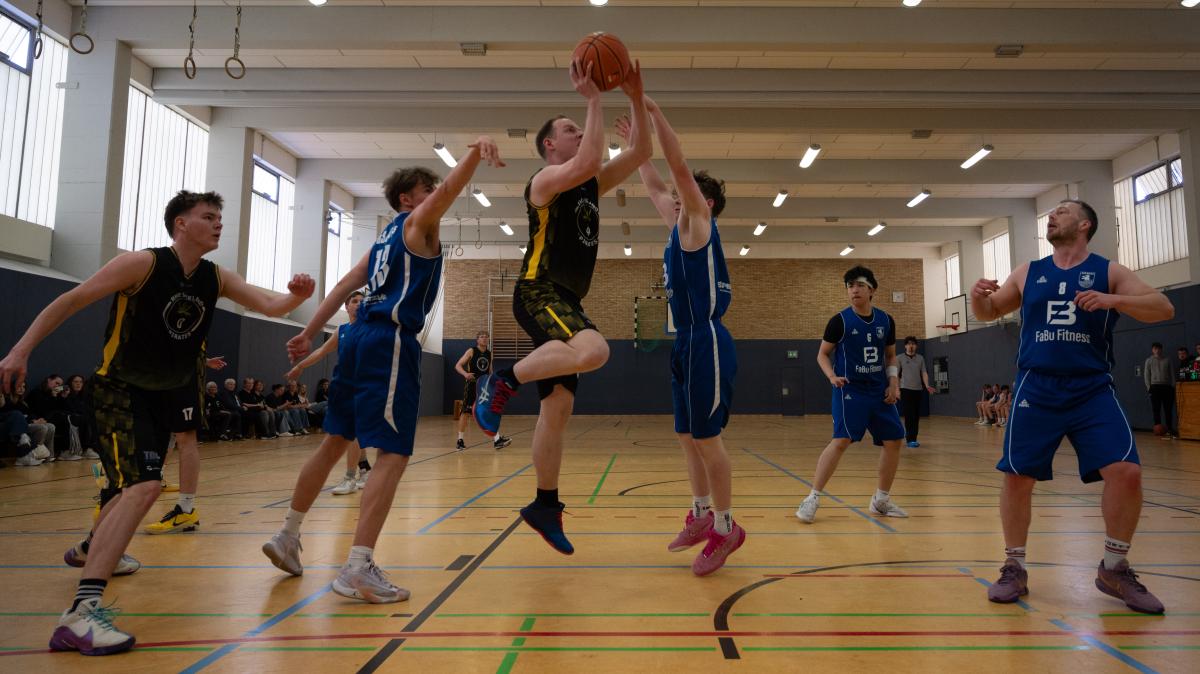 TuS Weener gewinnt 64:61 gegen Esens und wird Siebter