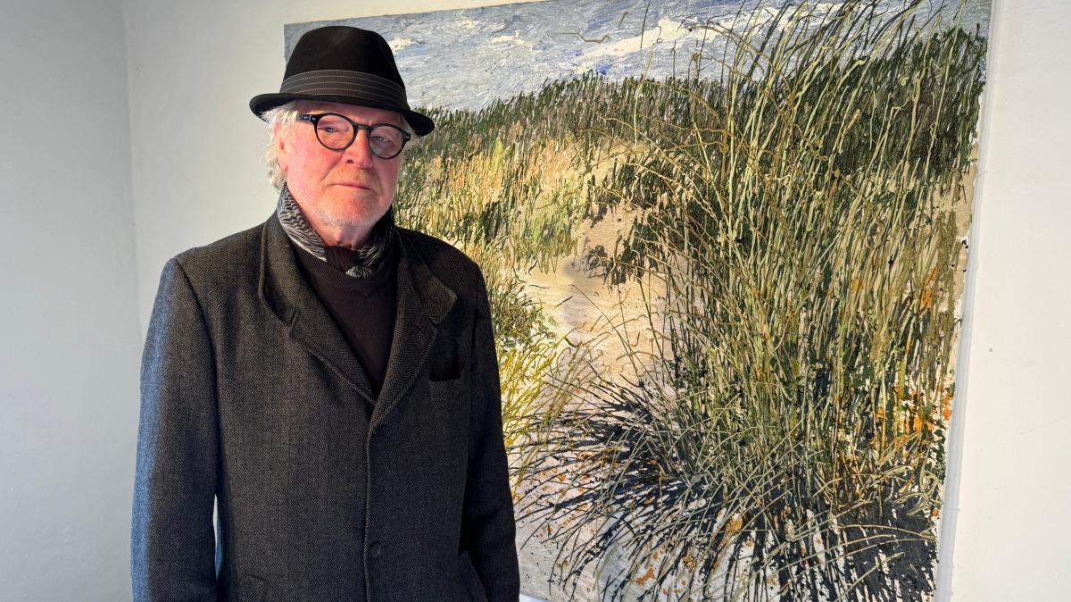 Helmut Helmes präsentiert seine Bilder im Kaponier
