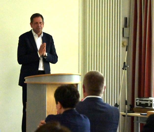 Hoher Besuch: Olaf Lies zu Gast im Haus Ohrbeck in Holzhausen