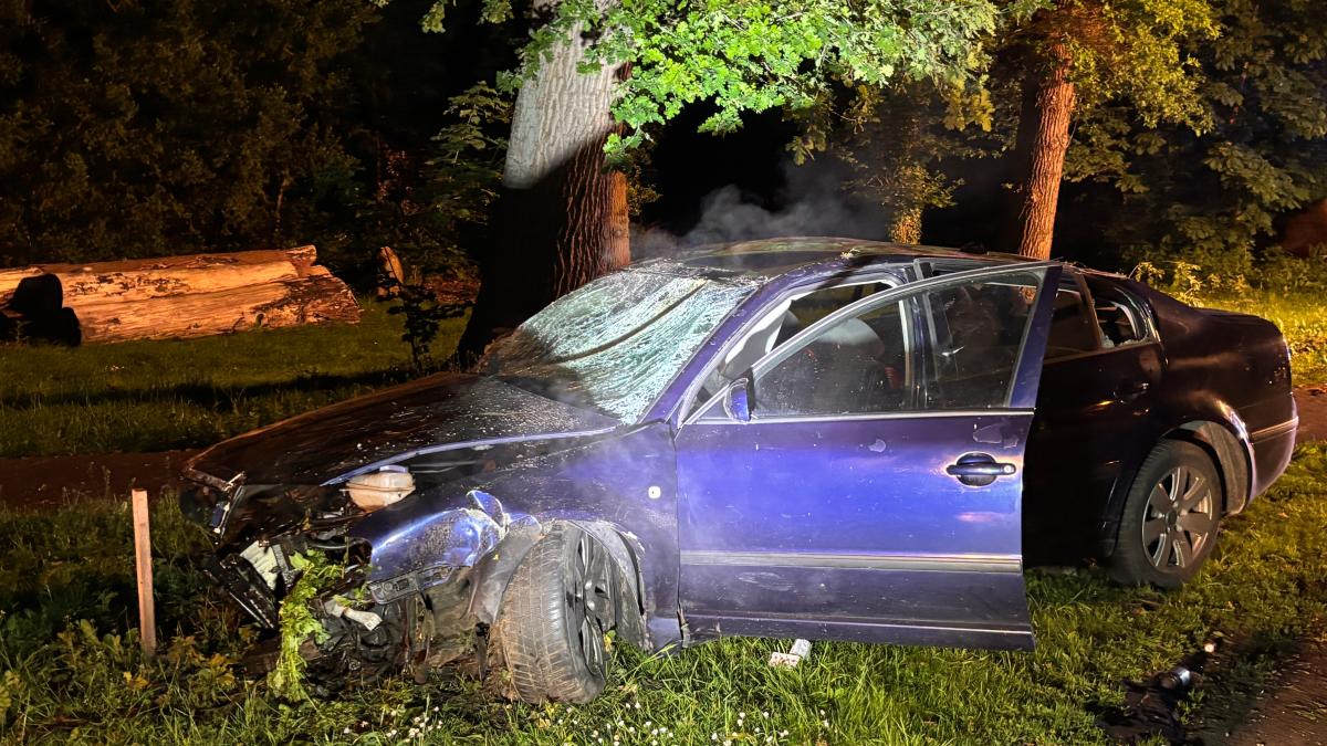 Unfall in Kluse: Fahrer flüchtet, Feuerwehr sucht mit Drohnen