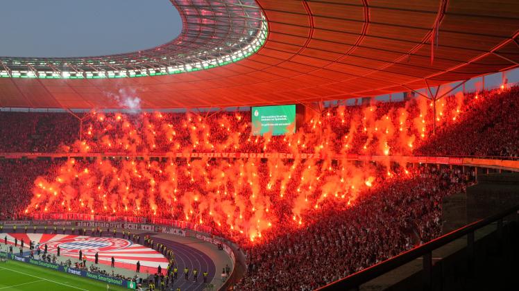 Pyro-Eklat im DFB-Pokalfinale: Diese Strafe droht Bayern und VfB