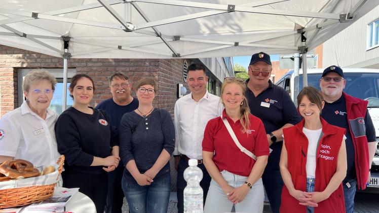 Ehrentag: So informierte das DRK auf dem Wochenmarkt Glinde