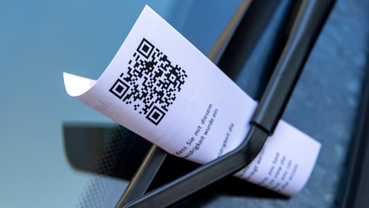 Strafzettel per QR-Code: Ahrensburg führt Online-Knöllchen ein
