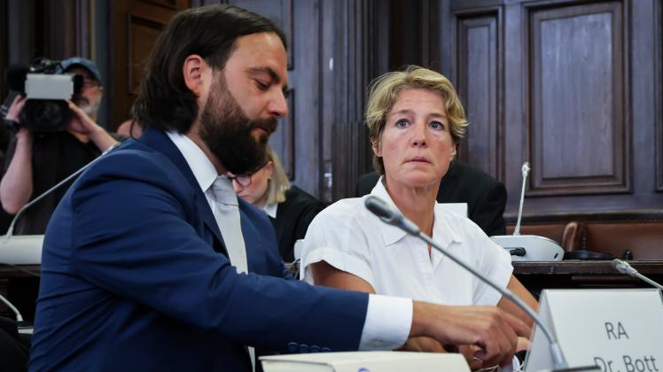 Block-Prozess: Bott macht Zeuginnenbefragung zur Vorlesestunde