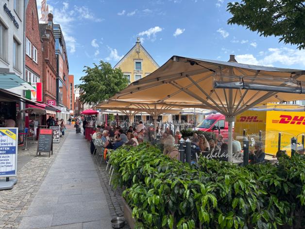 Gastronomie & Handel in Husum: Neue Gebühren für Wege und Plätze