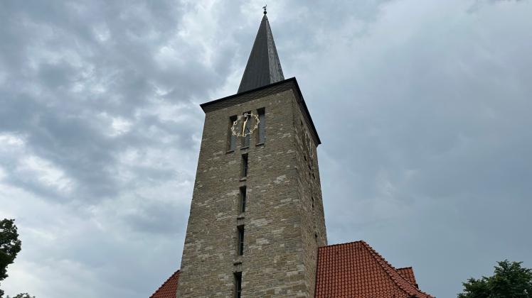 Blitz schlägt in Osnabrücker Kirche ein: Schreck bei Taufe
