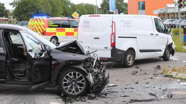 Hamburger Straße in Kaltenkirchen: Zwei Verletzte bei Unfall