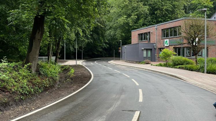 Südeweg in Aurich wieder frei: Neuer Asphalt nach 8 Monaten