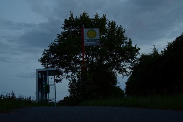 Warum Wedel an Bushaltestellen kaputte Lampen nicht ersetzt