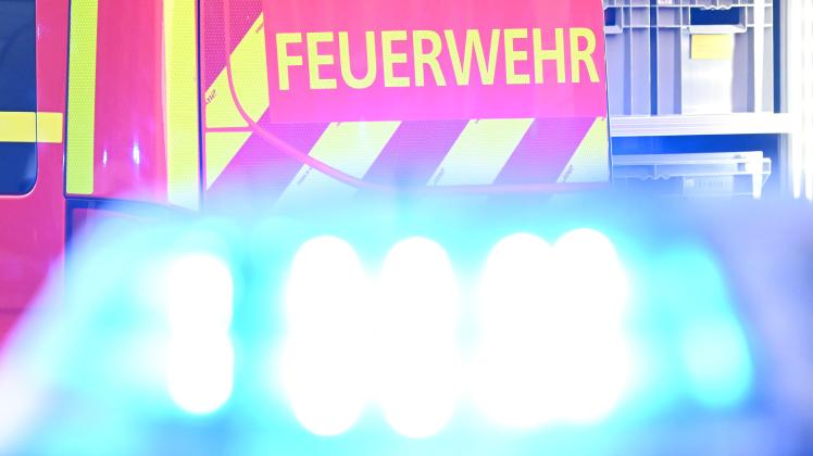 Ratekau: Feuerwerkskörper setzen VW-Bus auf der A1 in Brand