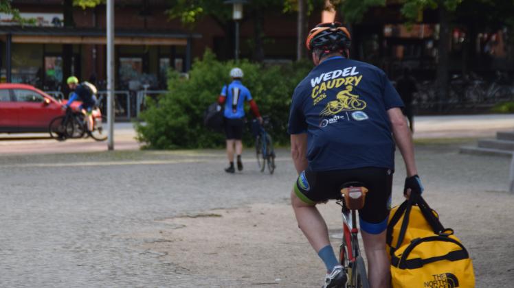 Wedeler Radfahrer auf 700-Kilometer-Tour zur Partnerstadt Caudry