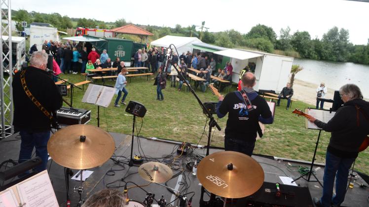 Mittsommernachtsfest Großheide: Live-Musik und kostenlos am See