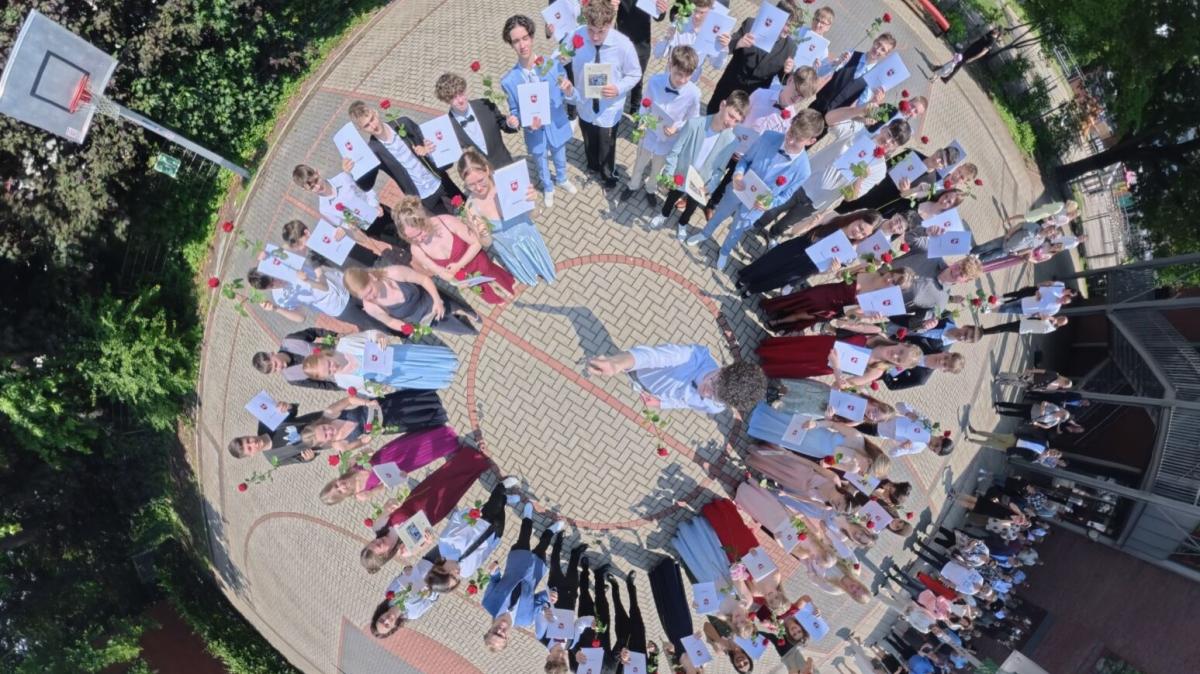 Oberschule Weener feiert 125 Abschlüsse – mit Musikshow